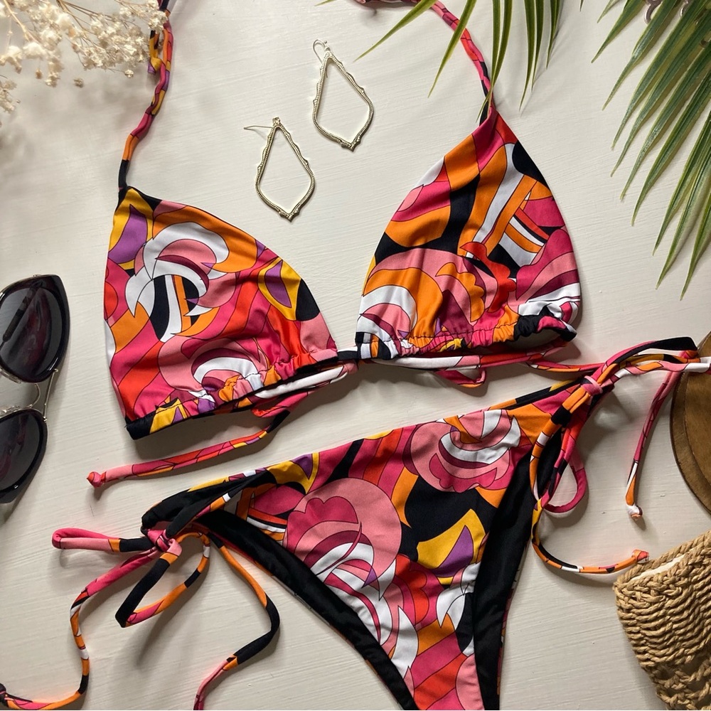 Beach Riot Tropical Sunset Sliding Tri Bikini Top | S… - Gem